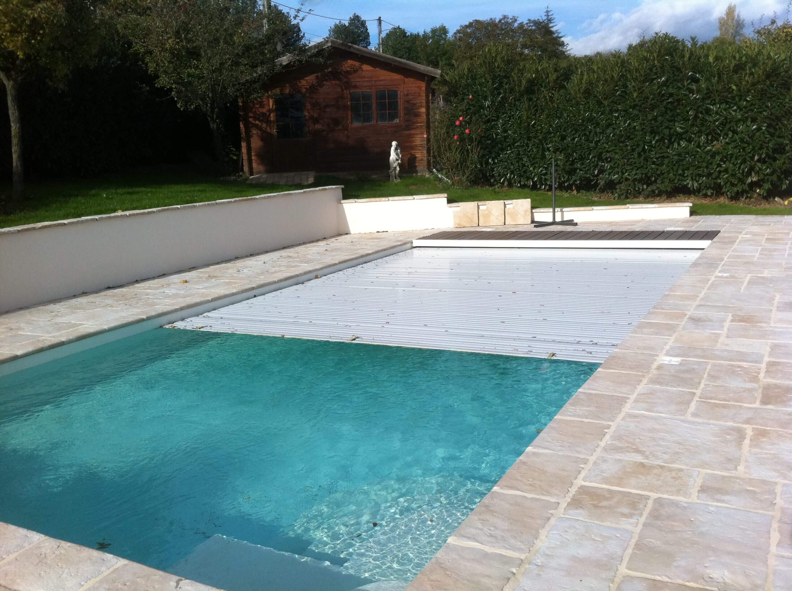 Choisir le volet roulant d'une piscine - Expeau