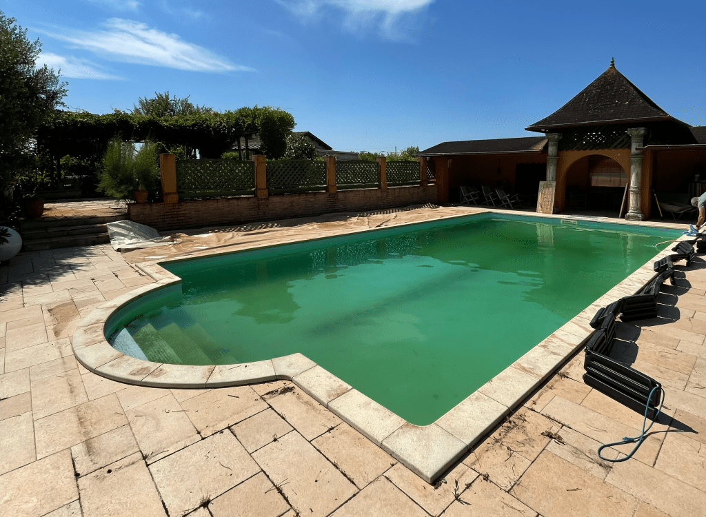Pourquoi l'eau de votre piscine est verte